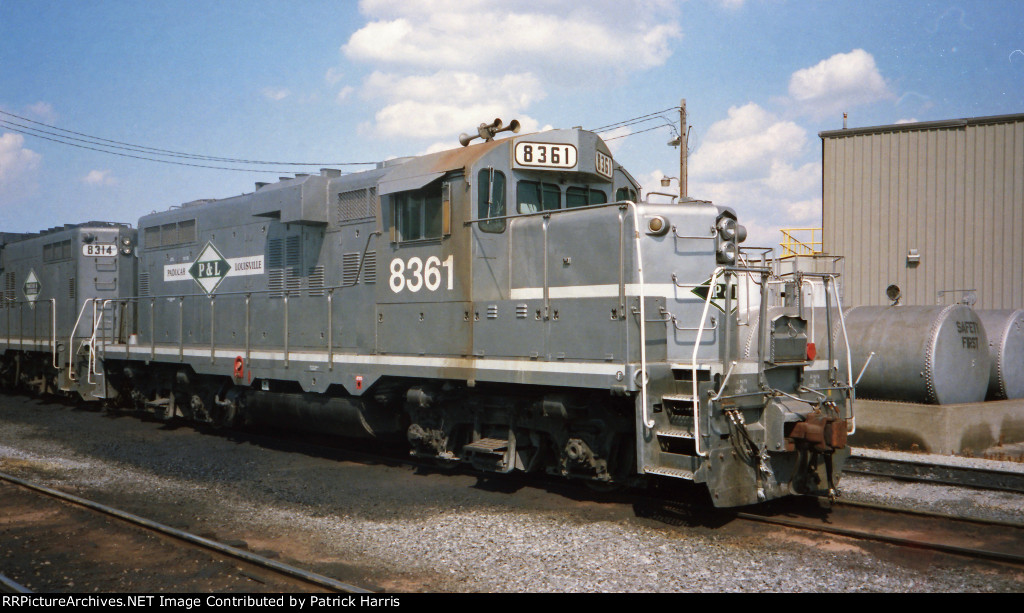 PAL 8361 X-ICG 8361 XX-PLE 5721 GP7 rebuilt to GP10 idling in PAL Oak Street Yard in Louisville ...